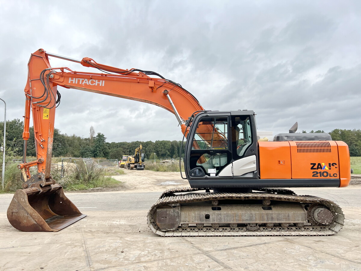 Hitachi ZX210LC-5B Kettenbagger | Boss Machinery